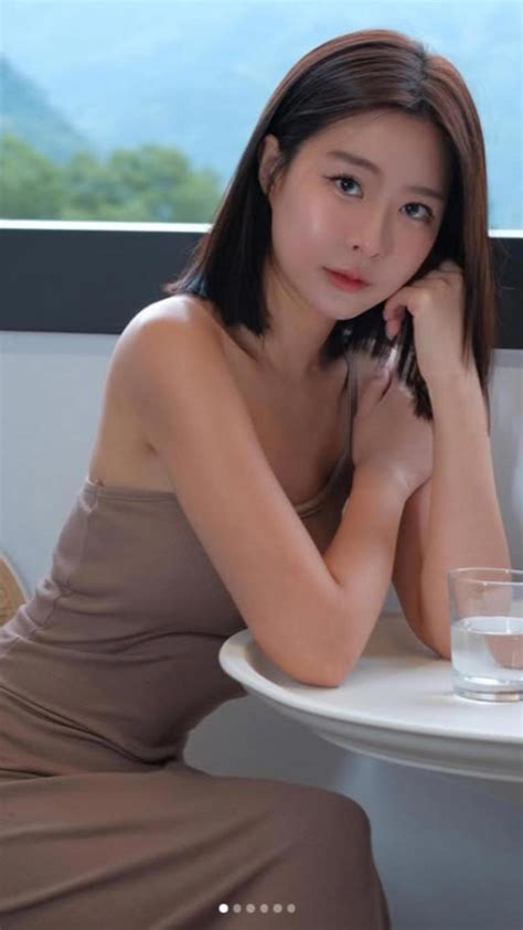 館長swag首戰2女優！起底身分是高中老師 「暗黑iu」色色登場