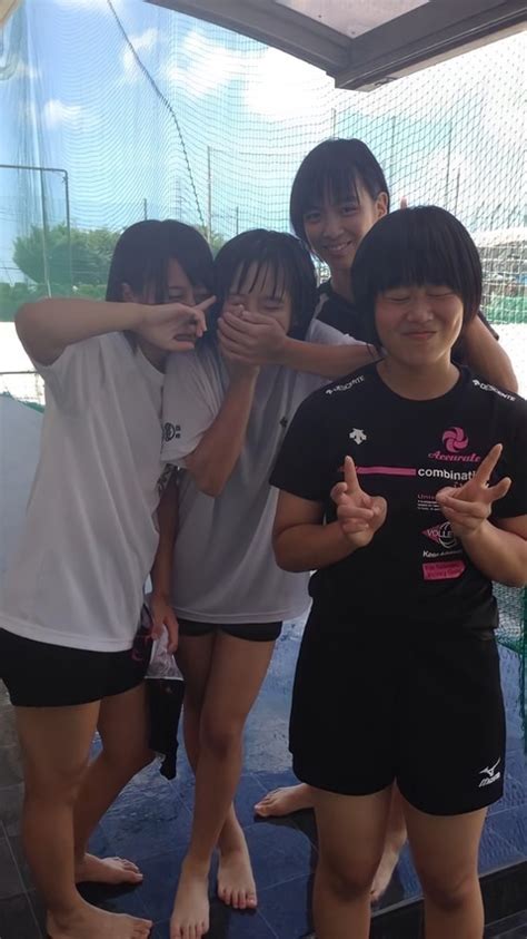 【写真】部活終わりに裸足になるバレー部の女子達 ニコイチの足フェチblog