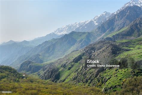 Zagros 산의 일반적인 쿠루 디스 탄 마을 Howraman 골짜기 쿠르드 지방 이란입니다 0명에 대한 스톡 사진 및 기타