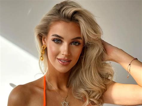 Veronika Rajek In Bathing Suit Asks What Are Your Favourite Bangers — Celebwell