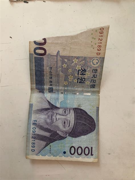 손님한테 돈 받고 돌려보내고나니 이모양 손님한테 돈 받을 때 지폐검수까지 해야하는 거냣