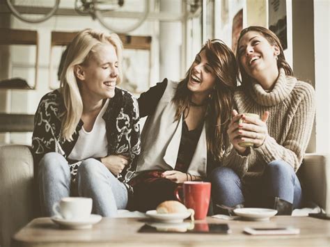 信号機の英語表現！信号の色は青や黄じゃない？変わる、点滅する、信号無視の例文