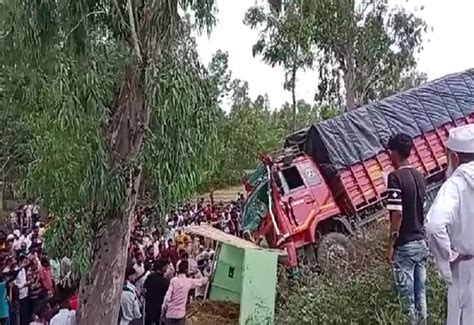 Road Accident In Moradabad मुरादाबाद में भीषण सड़क हादसा 8 लोगों की