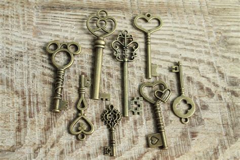 Lot Of 8 Decorative Keys Rusty Pendant Key Escutcheon Etsy