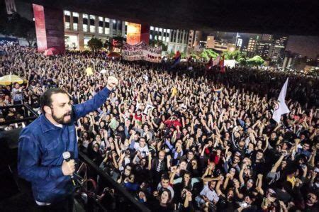 Manifestantes saem às ruas dois dias após eleição de Bolsonaro