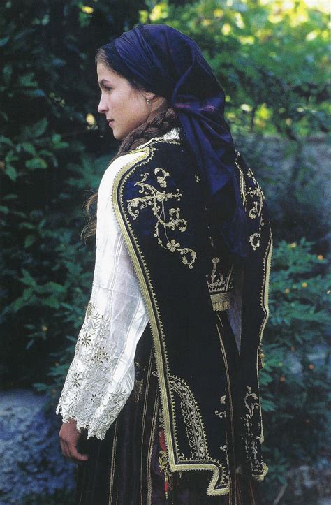 Veshja Popullore E Grave Të Përmetit Instituti I Edukimit Trashëgimisë Dhe Turizmit