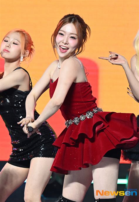 아이칠린 재키 청량미 넘치는 레드 포토엔hd 손에 잡히는 뉴스 눈에 보이는 뉴스 뉴스엔