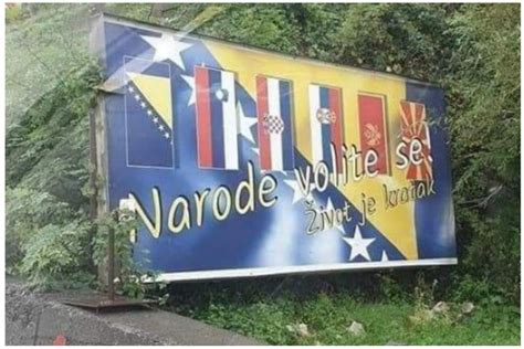 Osvanuo bilbord u BiH s porukom Narode volite se Život je kratak