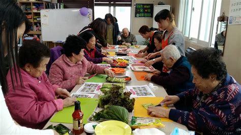 당감복지관 노인주간보호 다문화 나눔누리 봉사단과 함께 한 요리 활동~ 월남쌈 만들기 와~ 예쁜