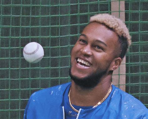 【巨人】ライデル・マルティネスは「92」キャベッジは「13」新外国人選手の背番号を発表：中日スポーツ・東京中日スポーツ
