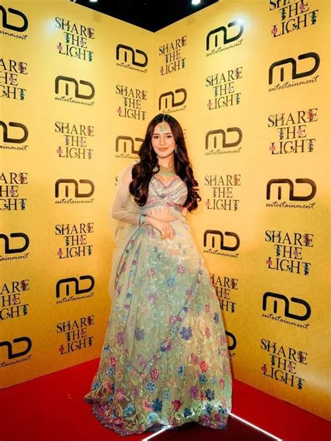 16 Artis Cantik Mendadak Seperti Seleb India Dalam Perayaan Diwali