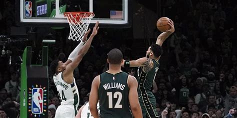 La jugada con la que Tatum humilló a Antetokounmpo Brutal