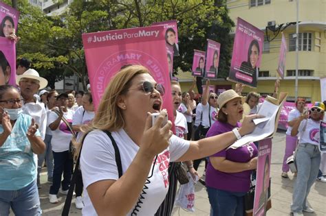 Exigimos Orden De Captura Contra El Taxista” Familia De Joven Muerta