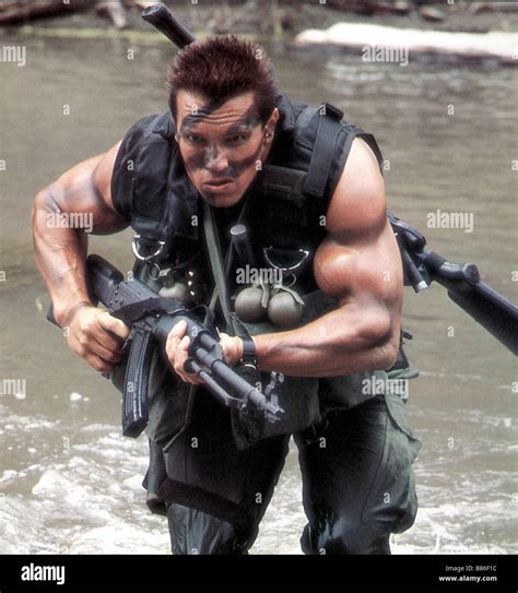 Année 1985 Commando USA Arnold Schwarzenegger Réalisateur Mark