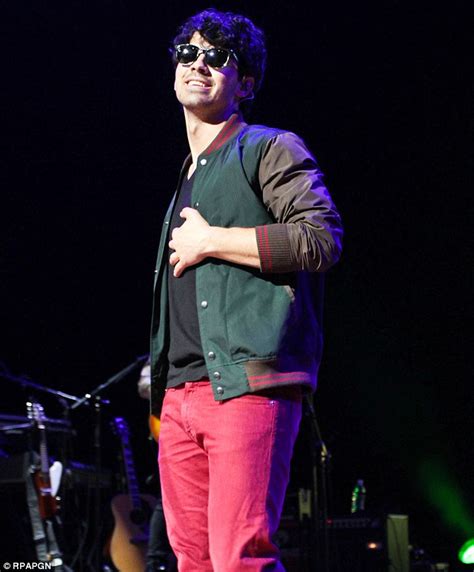 Joe Jonas Denies Rumours Of Sex Tape With Girlfriend Blanda Eggenschwiler Daily Mail Online