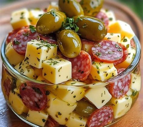 Caderno De Receitas Aperitivo Fácil De Queijo Marinado Com Salame E Picles Facebook Salami