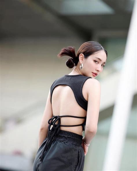 มิน พีชญา ทำหลุดโฟกัสเงาสะท้อนในแว่น เห็นเต็ม ๆ เปิดหน้าแฟนใหม่ชัด ๆ