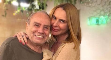 O ator Stênio Garcia é retirado à força de entrevista F5 Online