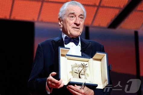 로버트 드 니로 트럼프는 속물 대통령…칸 영화제서 작심 비판