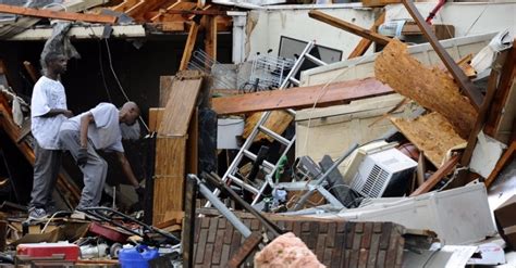 Fotos Tornados Causam Destruição Nos Eua 03042012 Uol Notícias