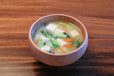 豆腐と小松菜のお味噌汁：今日のお味噌汁 キッチンわさび