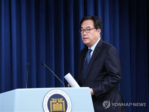 정무직 인선발표 나서는 정진석 대통령 비서실장 연합뉴스