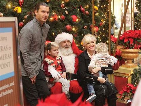 Foto Gwen Stefani Y Su Familia Con Santa Generaccion
