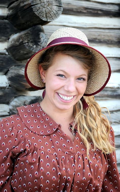 Pionierfrau Reenactor Ausdr Cke Redaktionelles Foto Bild Von Pionier Frau 143316741