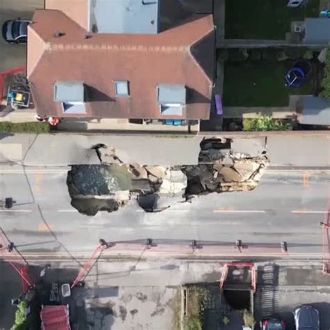 英ロンドン近郊の道路が陥没、長さ20メートルまで拡大 住民に避難指示（字幕・19日）