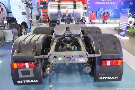 【图】中国重汽 汕德卡sitrak G7h重卡 700马力 6x4 Lng自动档牵引车zz4256y384hf1lb实拍图片