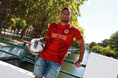 Oficial Daniel Dos Anjos Assina Pela União De Leiria