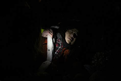 Tensión y violencia en la isla griega de Lesbos lugareños incendiaron