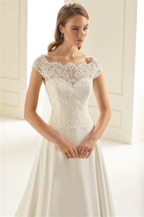 A Linien Brautkleid Mit Illusion Ausschnitt Von Bianco Evento Braut De