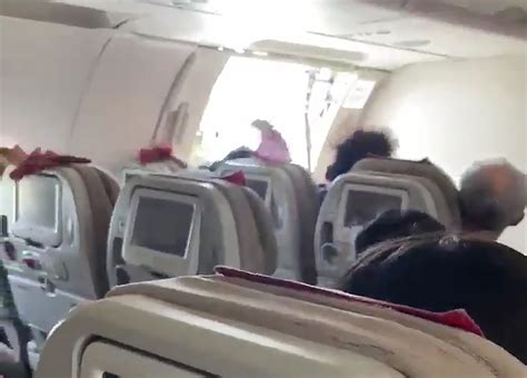 대구공항 상공서 비상구 열린 채 비행30대 남성 검거영상 서울신문
