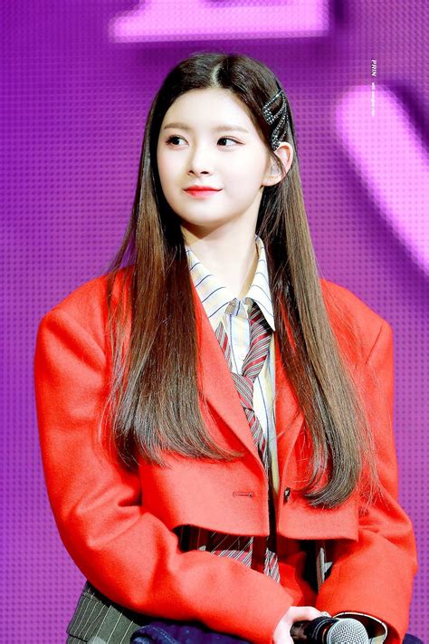 프린 On Twitter 190318 쇼케이스 💜 이런 왕이런 王怡人 에버글로우 Everglow Kpop