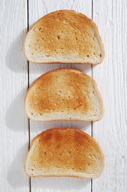Rebanadas De Pan Tostado Foto Premium