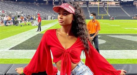 Travis Kelces Ex Girlfriend Kayla Nicole Posted A Fiery Super Bowl Message Video News