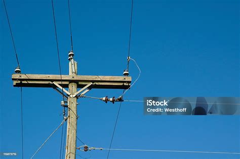 전기 장대 및 와이어 고독 개념에 대한 스톡 사진 및 기타 이미지 고독 개념 굽은 기둥 Istock