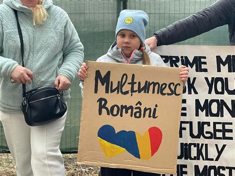 Десяти украинских беженцев протестовали в Румынии что они требовали