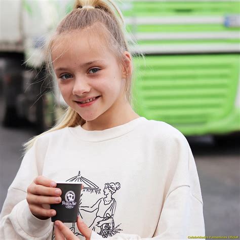 Celebridades Femeninas Oficial Valeria Negurenko Belleza Incipiente