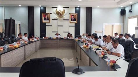 Pansus III LKPJ Gubernur Di DPRD Provinsi Jambi RDP Bersama Dinas PUPR