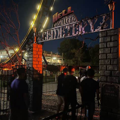 Six Flags Fright Fest 2024 New England Tommy Gretchen