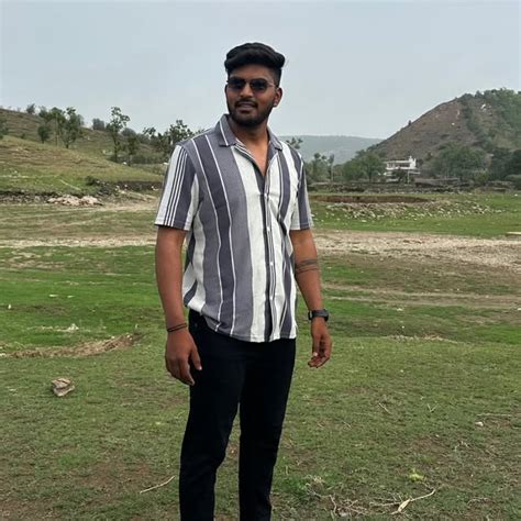 Møńü Méèñâ😉 Mohitmeena On Threads