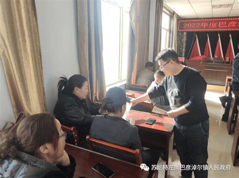 加大普法宣传力度 维护“两会”安全稳定群众法治活动