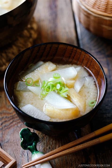 Daikon and Fried Tofu Miso Soup 大根と油揚げの味噌汁 Just One Cookbook