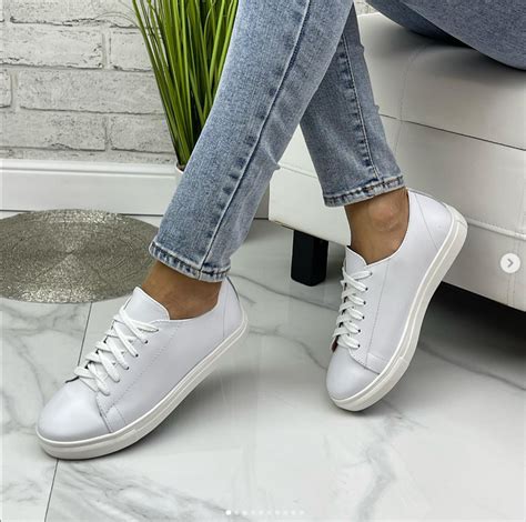 Жіночі шкіряні кросовки — ціна 1550 грн у каталозі Кросівки Купити жіночі речі за доступною