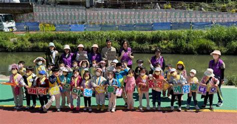 성북구 장위3동 주민자치회 지난 16일 우이천에서 환경 개선 사업 펼쳐