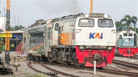 NONTON RAMAINYA KERETA API DATANG BERANGKAT SORE HARI DI JAM SIBUK STASIUN BLITAR - YouTube