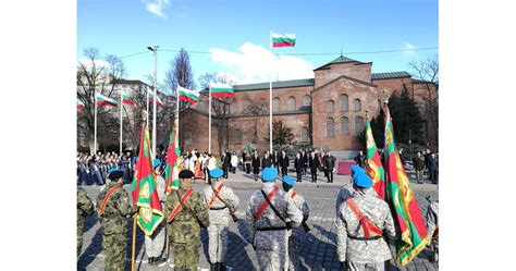 Вижте ритуала по водосвет на бойните знамена и знамената светини