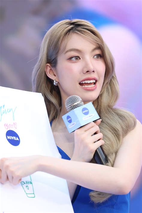 หนูน้อยบนยอดเขาอันหนาวเหน็บ หนูน้อยบนยอดเขาอันหนาวเหน็บ